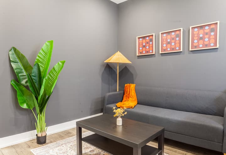 Spacious 4bed + 3bath |W/d+parking+sleeps10+yard - Camden, NJ
