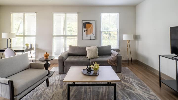 Landing | Modern 2bd, Game Room, Gym - Charleston, SC