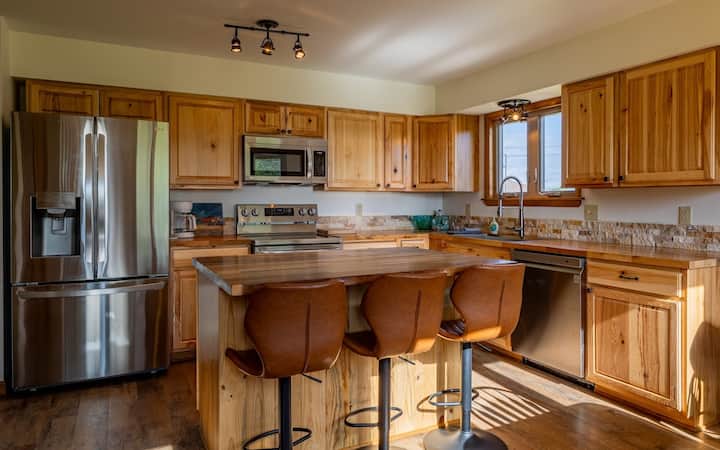 Sage Retreat- Great Location, Room For Families - Cody, WY
