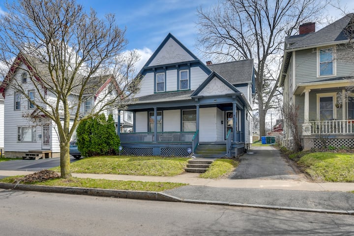 < 2 Mi To Hospitals & University: South Wedge Apt! - Rochester, NY