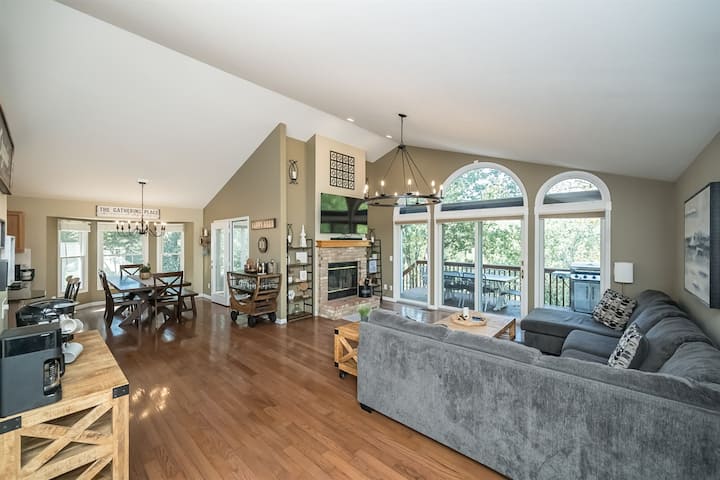 Hilltop Hideaway With Lake Front Access - Innsbrook