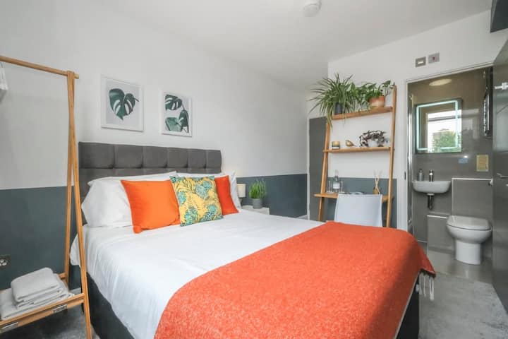 Double En-suite Close To The Thames River - Earls Court