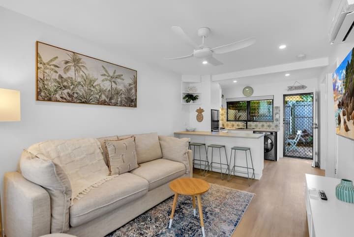 Belle Escape Palm Rose - Cairns