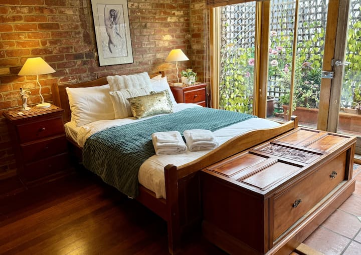 Quirky And Colourful On Foodies Favourite Lygon St - Brunswick