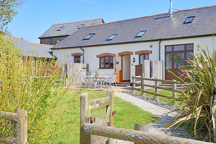 Finest Retreats | Hawthorn Barn - The Milky Way Adventure Park