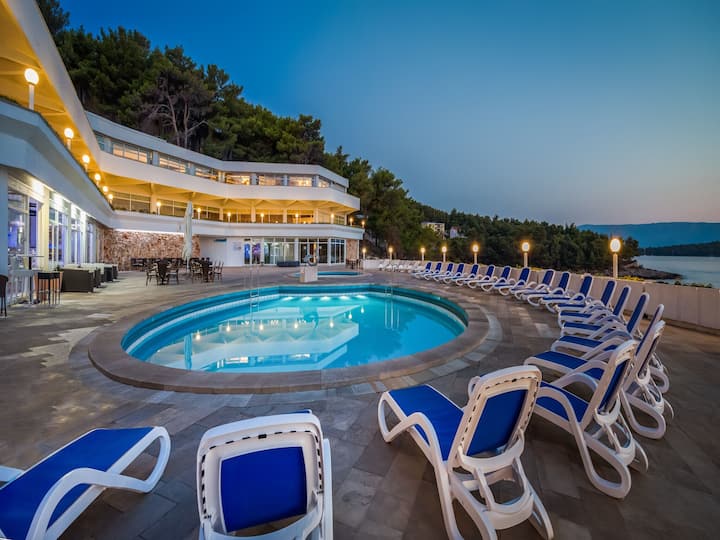 Apartment In Jelsa With Swimming Pool - Jelsa