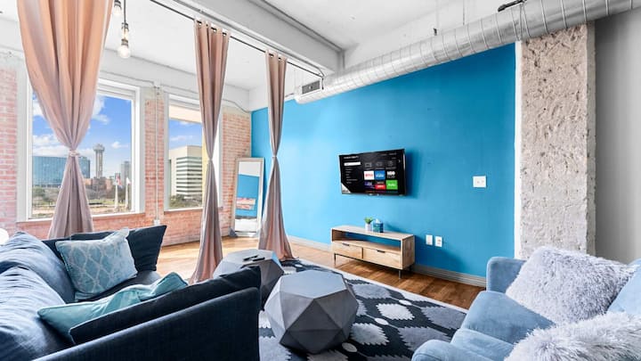 Amyfinehouse | Free Breakfast + Valet + Gym + Pool - Dallas, TX
