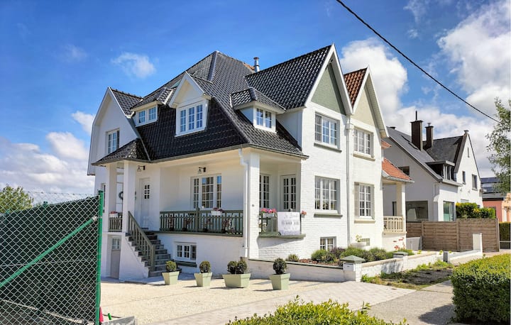 5 Bedroom Beautiful Home In Westende - Middelkerke
