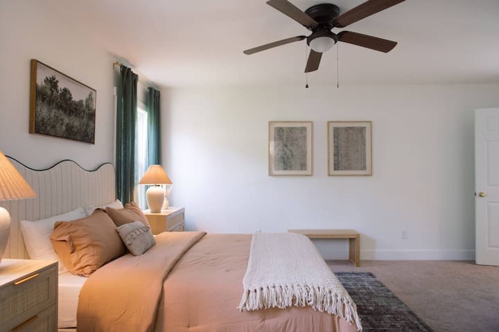 Melrose Heights 3br | Designer Kitchen + Porch - Columbia, SC