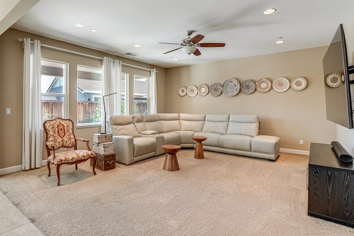 Family Home W/ Patio & Fenced Yard In Brentwood - Brentwood, CA