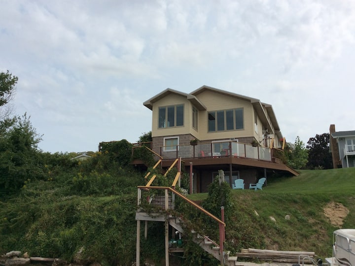 Queen Ensuite With Shower & Lake View At Pictured - Munising, MI