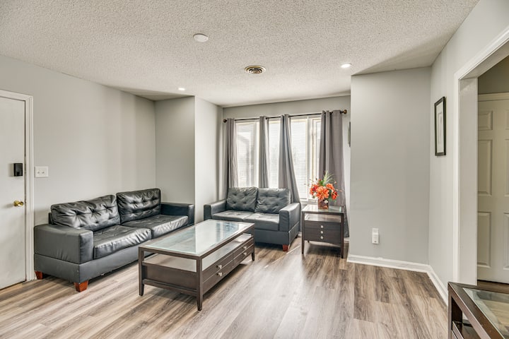 2 Mi To Waterfront: Walkable Fall River Apartment! - Fall River, MA