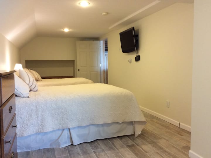 Suite Apartment With A Lake View At Pictured Rocks - Munising, MI