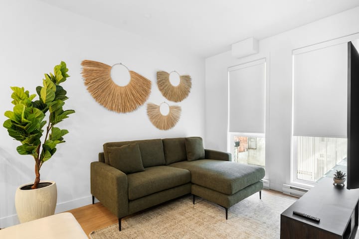 Spacious New 3bdr In Habitat Plateau By Denstays - Laval, Canada