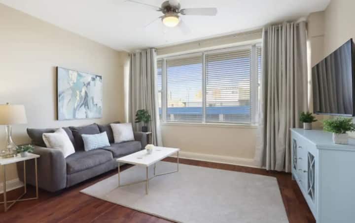 Great 1 Bedrm 2 Blks 2 Quarter/bourbon W/pool/gym - New Orleans, LA