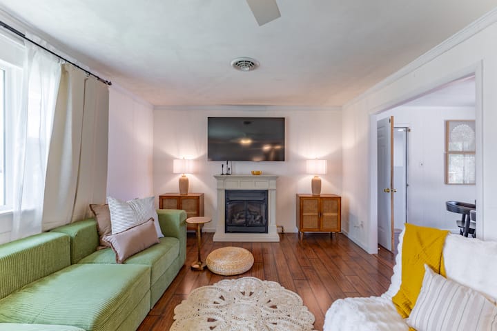 Coastal Charm: 3br Cape May Retreat - Cape May, NJ