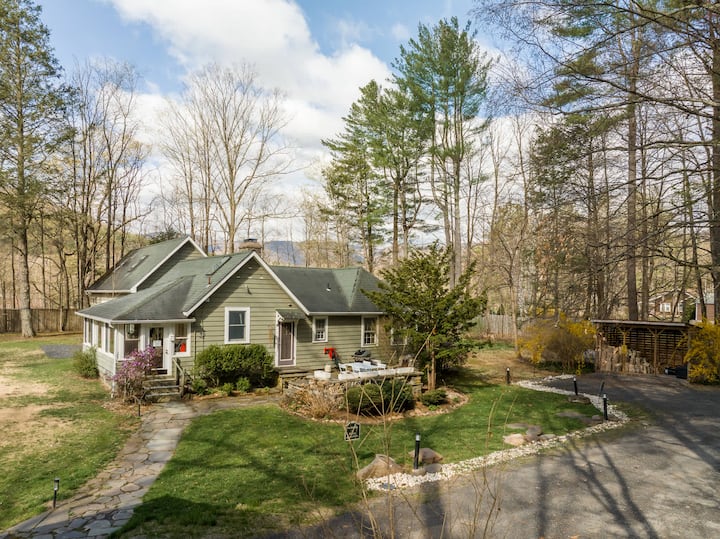 Phoenicia Farmhouse: Heated Pool | Mtn View Oasis - Phoenicia, NY