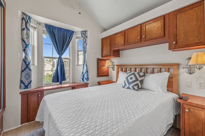 Cute 1 Bedroom Cottage W/loft 422 - South Padre Island