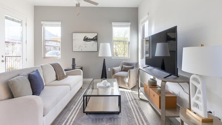 Landing | Chic 1bd, Pool - Oro Valley, AZ