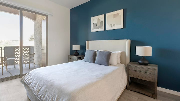 Landing | Chic 2bd, Pool - Oro Valley, AZ