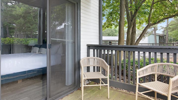 Landing | Amazing 2bd, Pool, Gym - Huntsville, AL