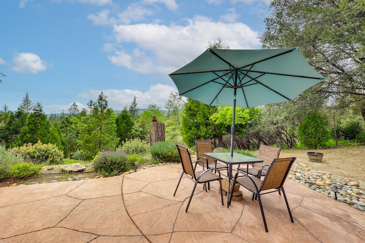 Luxury Yosemite Escape W/ Hot Tub & Game Zone! - Bass Lake, CA