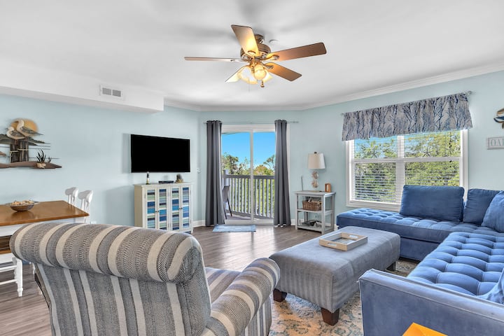 Dolphy Daze: Comfortable Condo, Convenient To - Oak Island, NC