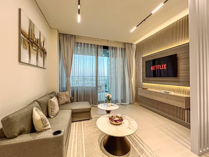 Burj & Canal Dreamscape- Trillionaire With Jacuzzi - Dubai