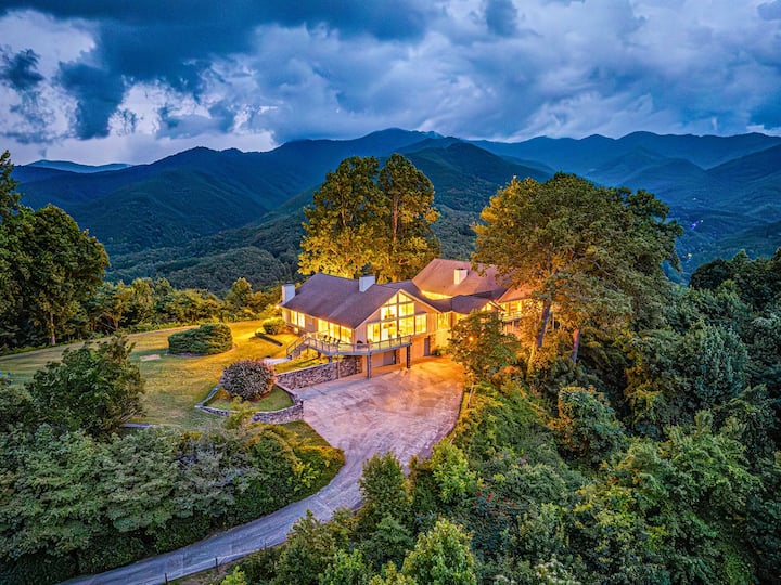360° Mountain Views | Movie Theater & Hot Tub - Bryson City, NC