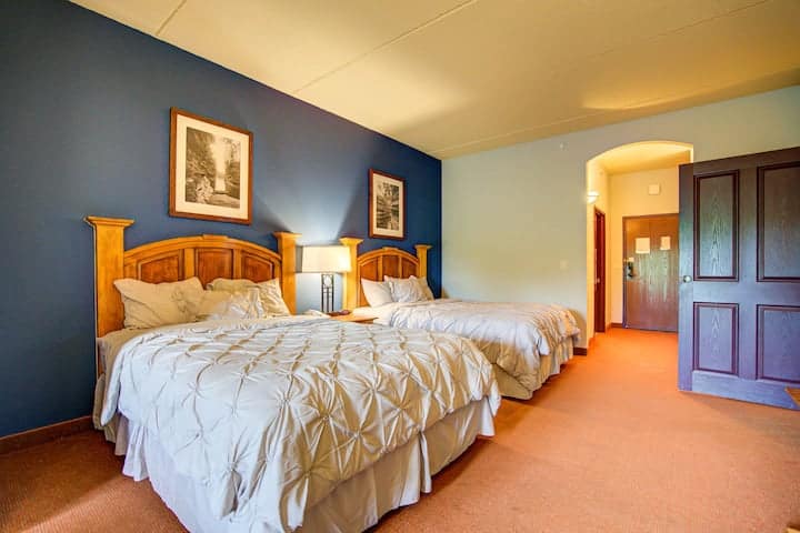 Cozy Room At Chulavista Resort - Wisconsin Dells, WI