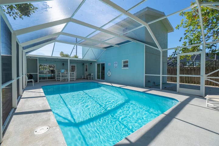 Cocoa Beach Home With Heated Pool, 4-minute Walk T - Cocoa Beach, FL