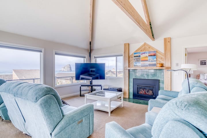 Views Of Ocean, Haystack Rock, Easy Beach Access - Cloverdale, OR