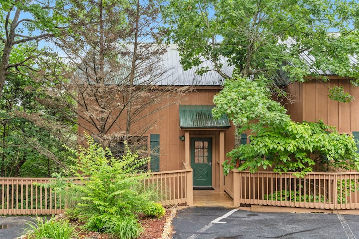 Branson Cabin W/ Spa Tub, Pools, Pet Friendly - Branson