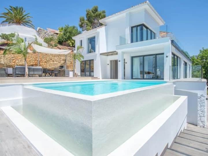 Villa Marbella, 8 Pièces, 15 Pers. - Monda