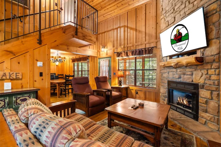 Inviting Branson Cabin, Relaxing Vibes - Branson, MO