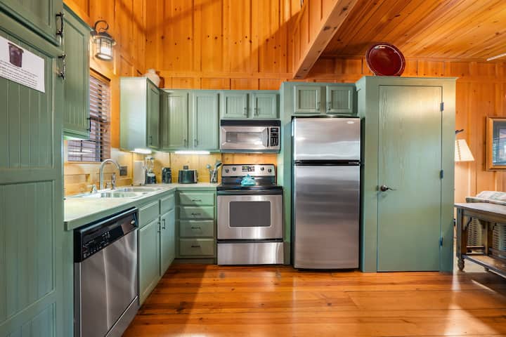 Relax & Recharge | 2 King Beds, Loft & Scenic View - Branson, MO