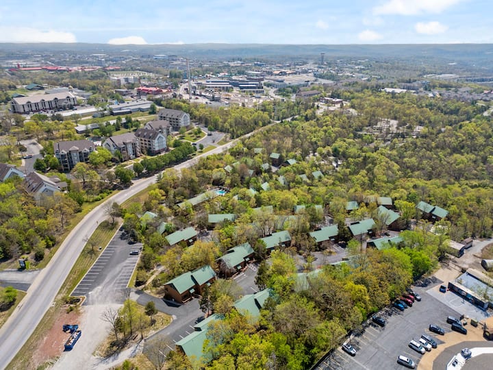 Cozy Branson Hideaway | 2 King Bedrooms + Loft - Branson, MO