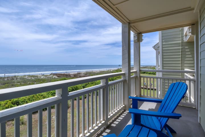 Sea La Vie: Adorable Oceanfront Caswell Beach - Oak Island, NC