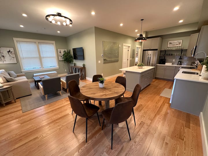 Brand New! 2 Bed W/ Private Deck - Newport, RI