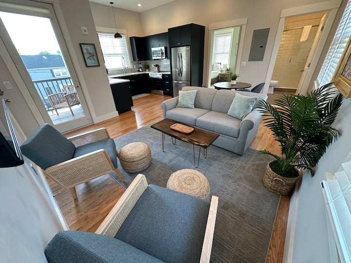 Brand New Construction! 2bed/1bath W/private Deck - Newport, RI