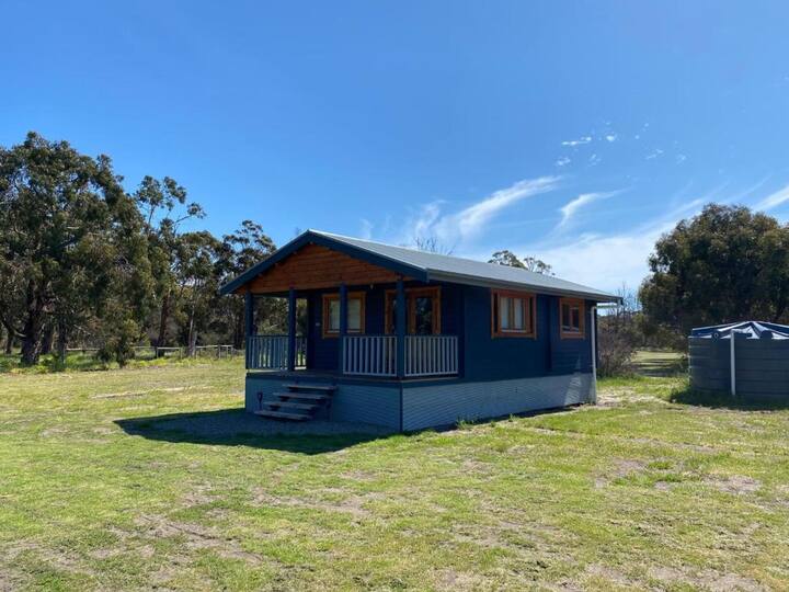 Jolie Cabane En Pin Nordique Idéale Pour Les Coupl - Emu Bay