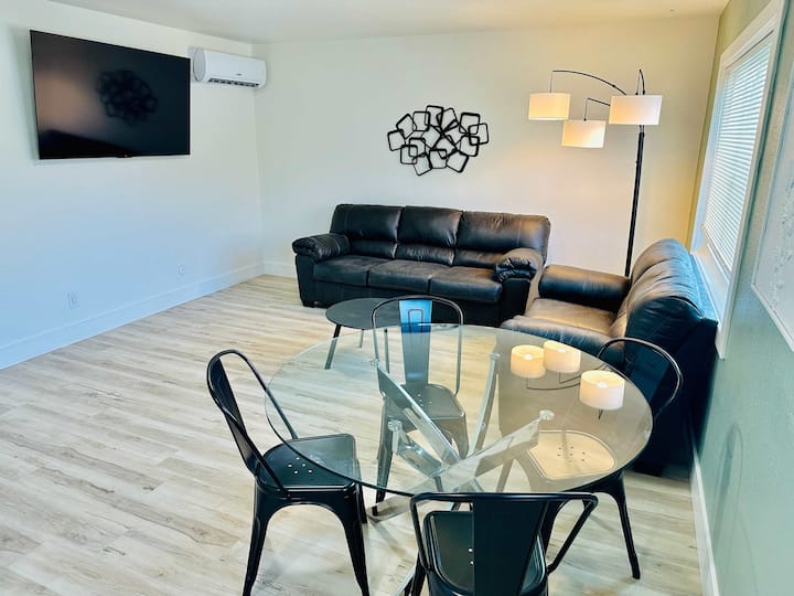 Charming Cozy Retreat - Reno, NV