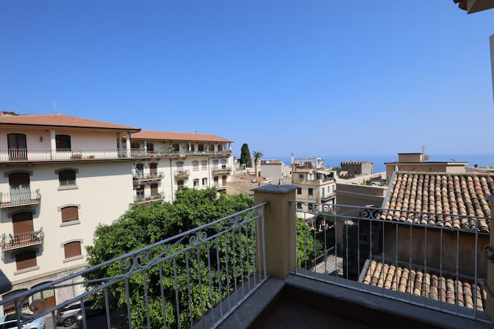 La Dolce Vita Flat Floor 1 + Patio - Taormina