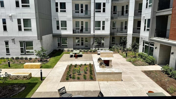 Modern 2- Bed Apt  Pool & Gym - Austin’s, Pflugerville