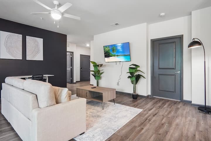 Luxe King 3br Suite—in North Raleigh! - Raleigh, NC