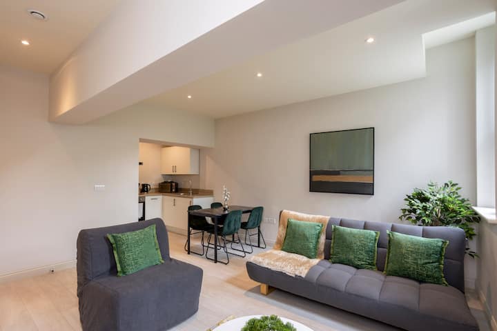 City Centre Apt - Free Parking - Leeds
