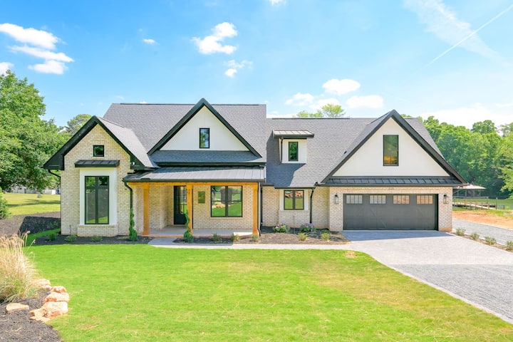The Quartz Palace - Lakefront Energetic Oasis - Mooresville, NC