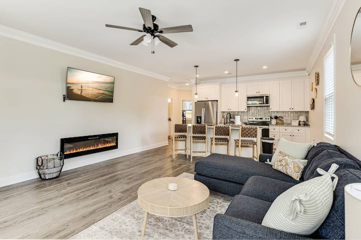 Mid Term Home In Southport, Just Mins From Dt - 볼리비아