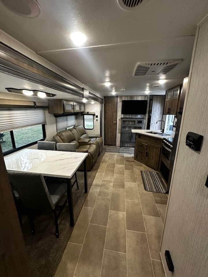 The Marl Lake Camper 1 Queen 3 Twin Beds - Higgins Lake, MI