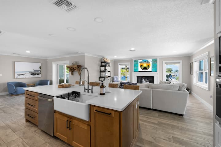 New/waterfront/pool/outdoor Kitchen/ Dock&boatramp - Hernando Beach, FL